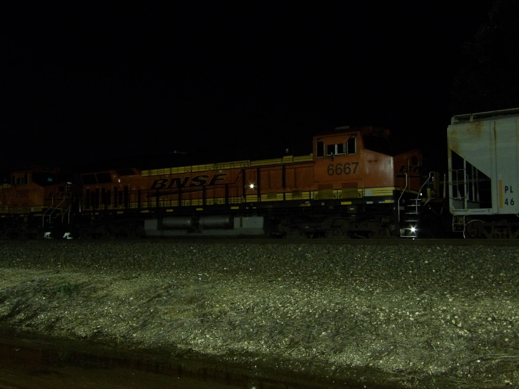 BNSF ES44C4 6667